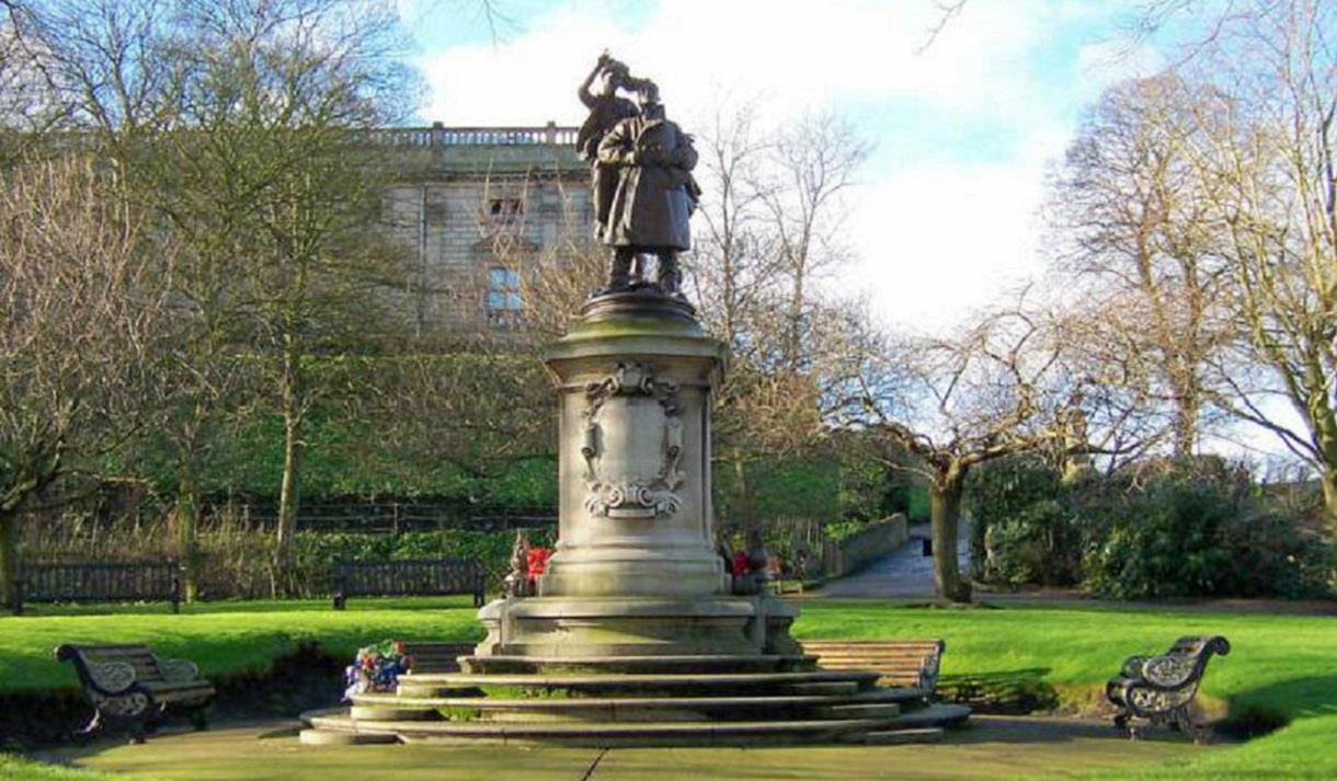 Albert Ball Statue - Visit Nottinghamshire